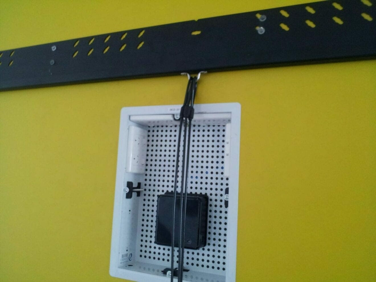 HOW TO SET UP A 4x1 VIDEO WALL