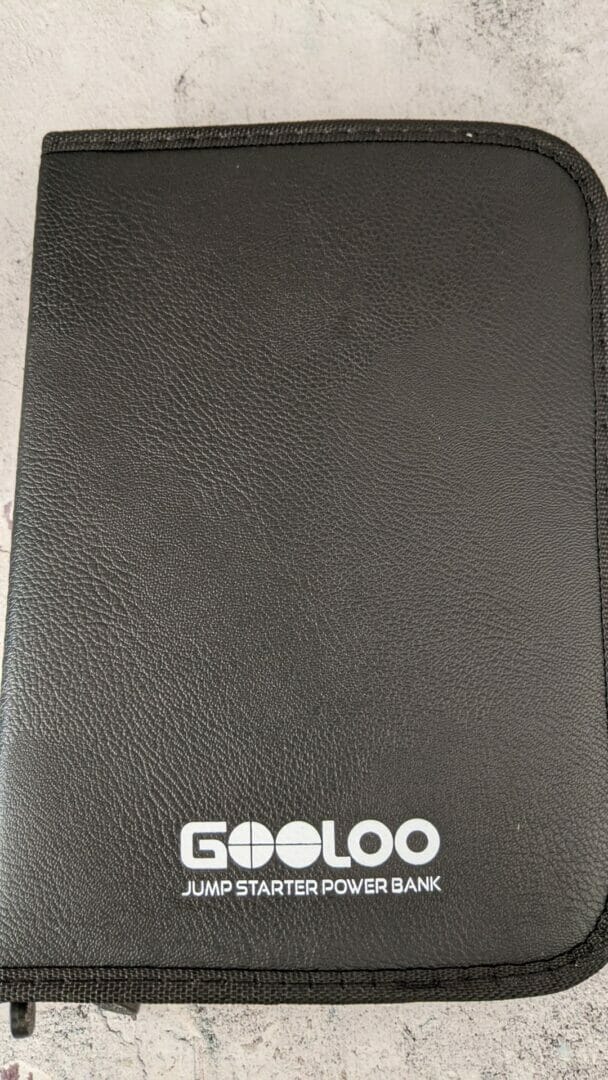 USING THE GOOLOO 800 AMP CAR JUMP STARTER