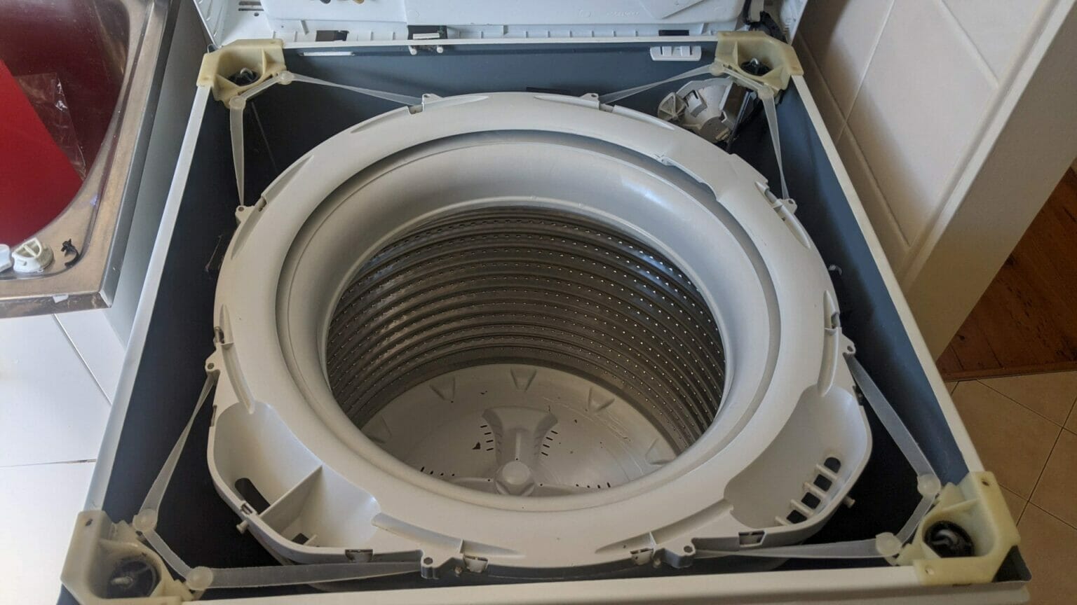 REPLACING THE SUSPENSION BANDS ON THE FISHER AND PAYKEL WASHING MACHINE